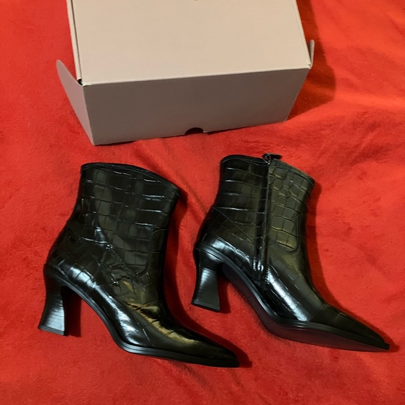 Franco Sarto | Shoes | Nib Franco Sarto Gwyneth Faux Croc Western Style ...